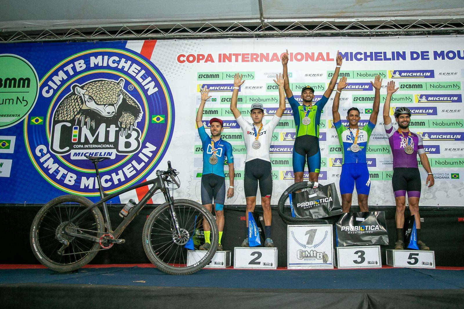 Primeiro dia da CIMTB Michelin aquece o público em Congonhas com as ...